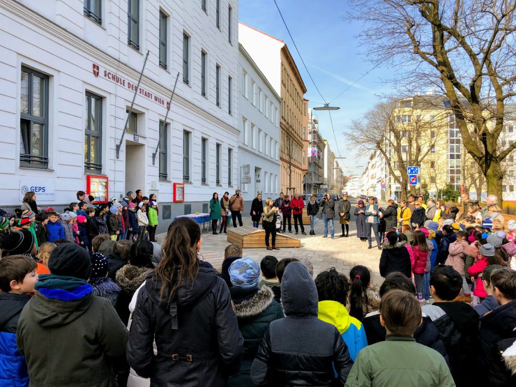 Schulgasse: Neuer Schulvorplatz für die Kinder - Wien zu Fuß